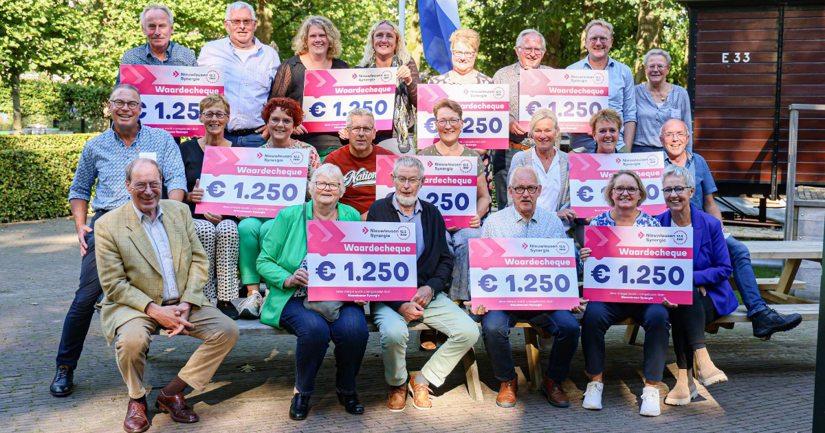 Nieuwleusen Synergie deelt weer cheques uit
