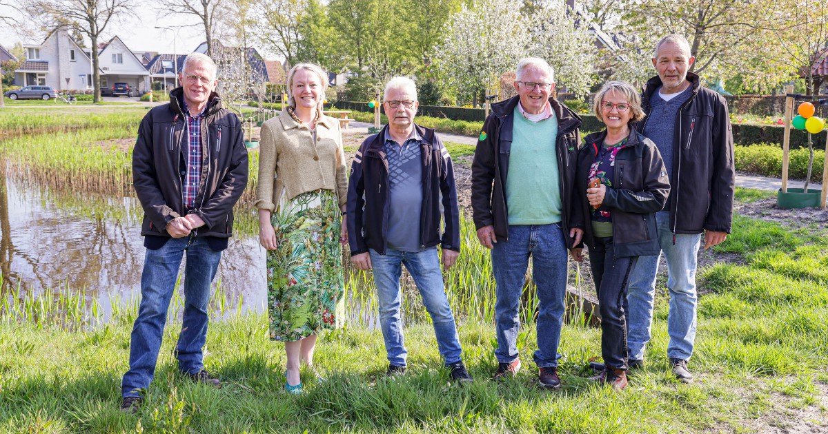 Burgemeester Van Lente opent Dorpsbongerd Ni’jluusn